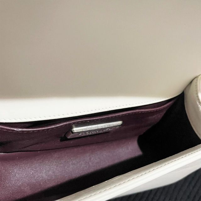 CHANEL - 美品☆ シャネル ボーイシャネル シェブロン 白 CHANEL - 美品☆ シャネル ボーイシャネル シェブロン 白