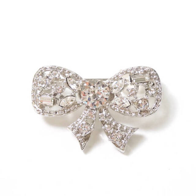 René - 美品 Rene ルネ リボンブローチ シルバー系 ライト René - 美品 Rene ルネ リボンブローチ シルバー系 ライト