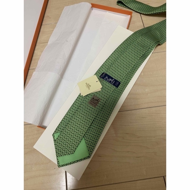 専用 HERMES エルメス 箱付き タグ付き ネクタイ グリーン H柄 専用 HERMES エルメス 箱付き タグ付き ネクタイ グリーン H柄