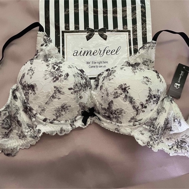 aimer feel - 新品❤️エメフィール 花柄 白黒 カシュクール 脇 aimer feel - 新品❤️エメフィール 花柄 白黒 カシュクール 脇