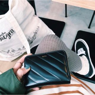 A.P.C(財布 ・ ブラック/黒色系)のフリマアイテム一覧 A.P.C(財布 ・ ブラック/黒色系)のフリマアイテム一覧