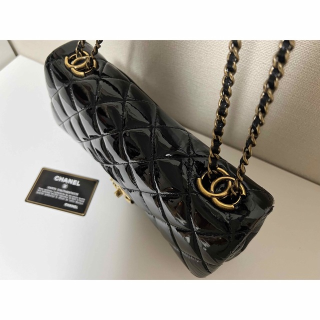 CHANEL - CHANEL マトラッセ チェーンショルダーバッグ エナメル CHANEL - CHANEL マトラッセ チェーンショルダーバッグ エナメル