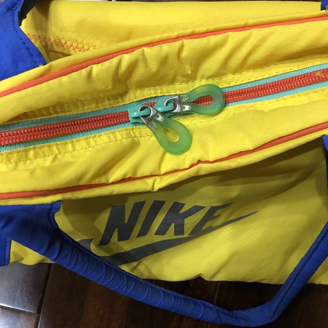 NIKE - NIKE スポーツバッグ スクバ ワッペ イエロー 軽量 NIKE - NIKE スポーツバッグ スクバ ワッペ イエロー 軽量