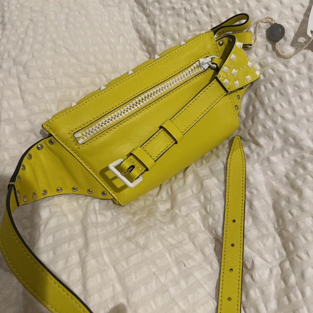 VALENTINO - 未使用バレンチノ キルティングレザーベルトバッグ VALENTINO - 未使用バレンチノ キルティングレザーベルトバッグ