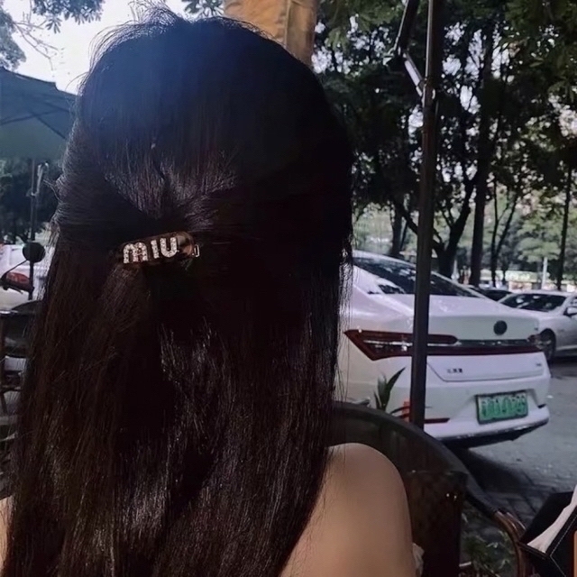 ラスト1点!miumiu ヘアクリップ バレッタ 2個 ミュウミュウ ラスト1点!miumiu ヘアクリップ バレッタ 2個 ミュウミュウ