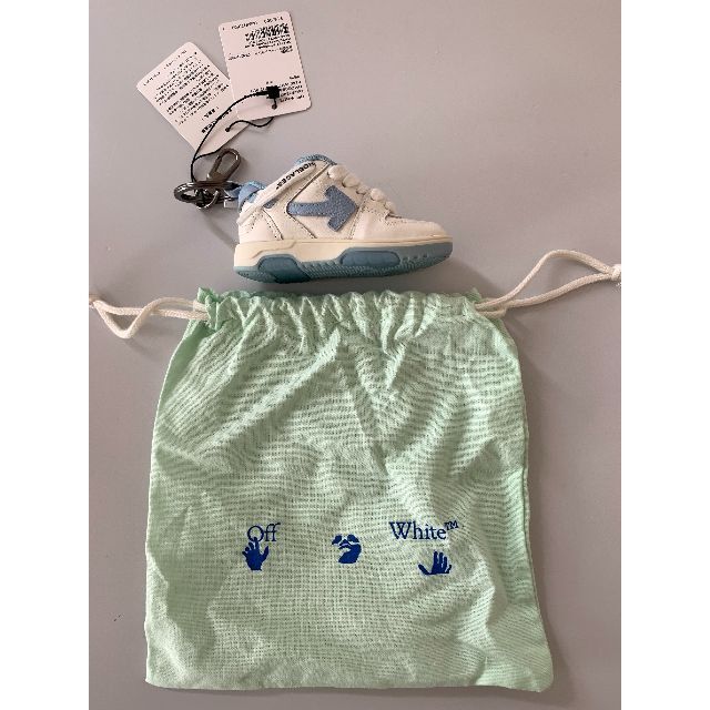 Off-White - Off-White / OOO KEYCHAINの通販 by 小さな洋服屋 Off-White - Off-White / OOO KEYCHAINの通販 by 小さな洋服屋