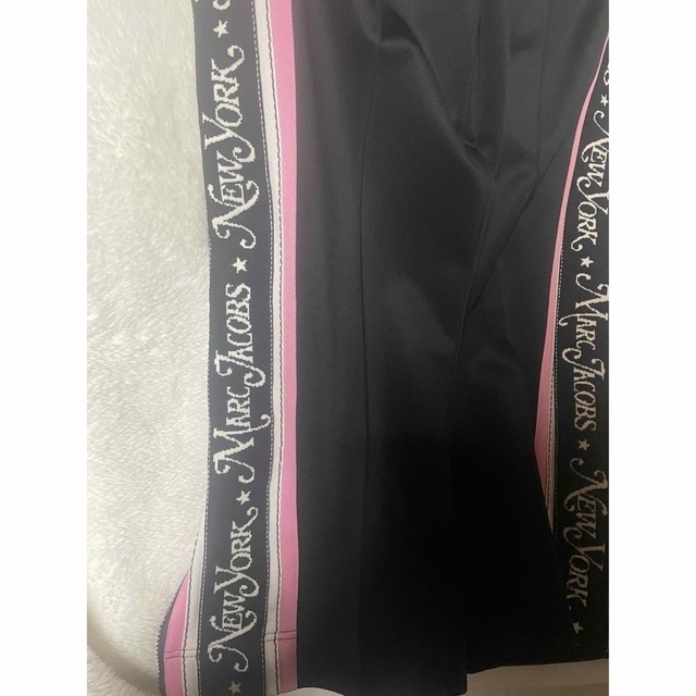 定価約7万円 MARC JACOBS 3/4 レングストラックパンツ 美品 定価約7万円 MARC JACOBS 3/4 レングストラックパンツ 美品