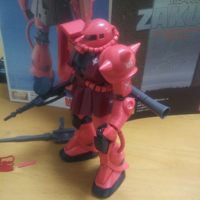 ガンプラ MG完成品 シャア専用ザク 初期版 1995年版 MG ガンプラ MG完成品 シャア専用ザク 初期版 1995年版 MG