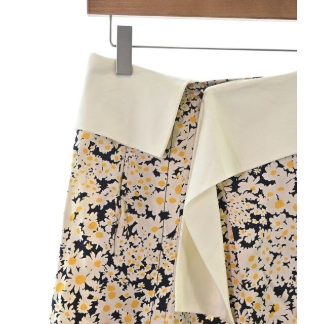 CELINE ひざ丈スカート 34(XXS位) ベージュx黒x黄(花柄) 【古着】 CELINE ひざ丈スカート 34(XXS位) ベージュx黒x黄(花柄) 【古着】