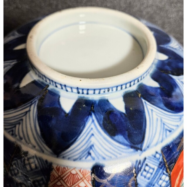明治時代 古伊万里 染錦 見込みに花鉢 菖蒲に鷺 市松文様 24.6cm 明治時代 古伊万里 染錦 見込みに花鉢 菖蒲に鷺 市松文様 24.6cm