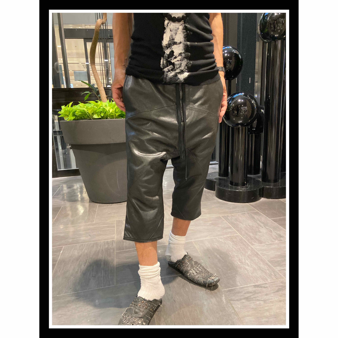 Yasuyuki Ishii - yasuyuki.ishii レザー サルエルパンツ の通販 Yasuyuki Ishii - yasuyuki.ishii レザー サルエルパンツ の通販