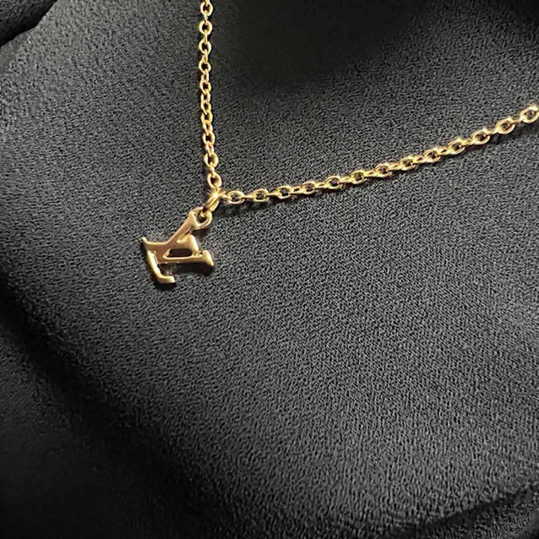 美品 ルイヴィトンLVミニチャームネックレス 美品 ルイヴィトンLVミニチャームネックレス