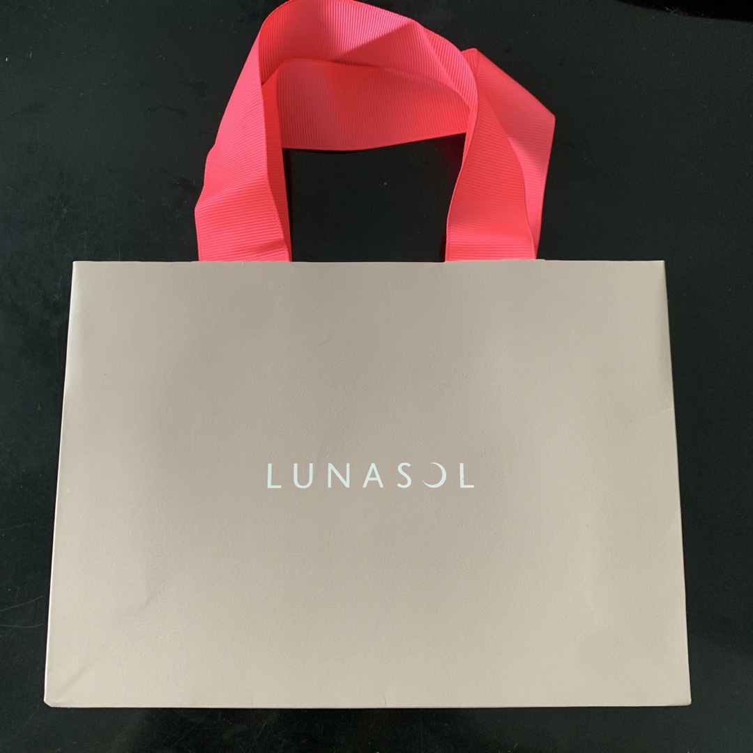 Lunasol 紙袋 ショッパー ルナソル デパコス ミニサイズ プレゼントにの通販 By ナン|ラクマ