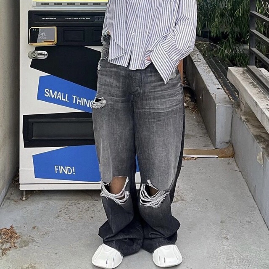 BALENCIAGA - ワイドシルエット ダメージ デニムの通販 by BALENCIAGA - ワイドシルエット ダメージ デニムの通販 by