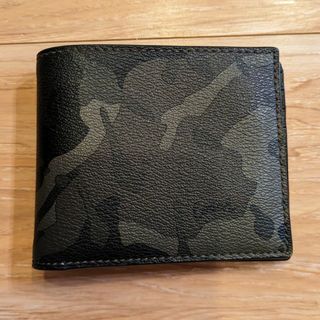 COACH(カモフラージュ ・ 折り財布)のフリマアイテム一覧 COACH(カモフラージュ ・ 折り財布)のフリマアイテム一覧