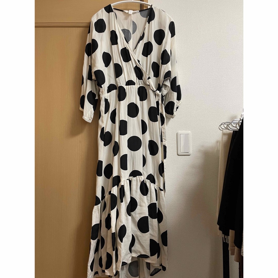 H&M - 【H&M】ドット プリント ワンピースの通販 by Plaisir*ᵕ̈ H&M - 【H&M】ドット プリント ワンピースの通販 by Plaisir*ᵕ̈