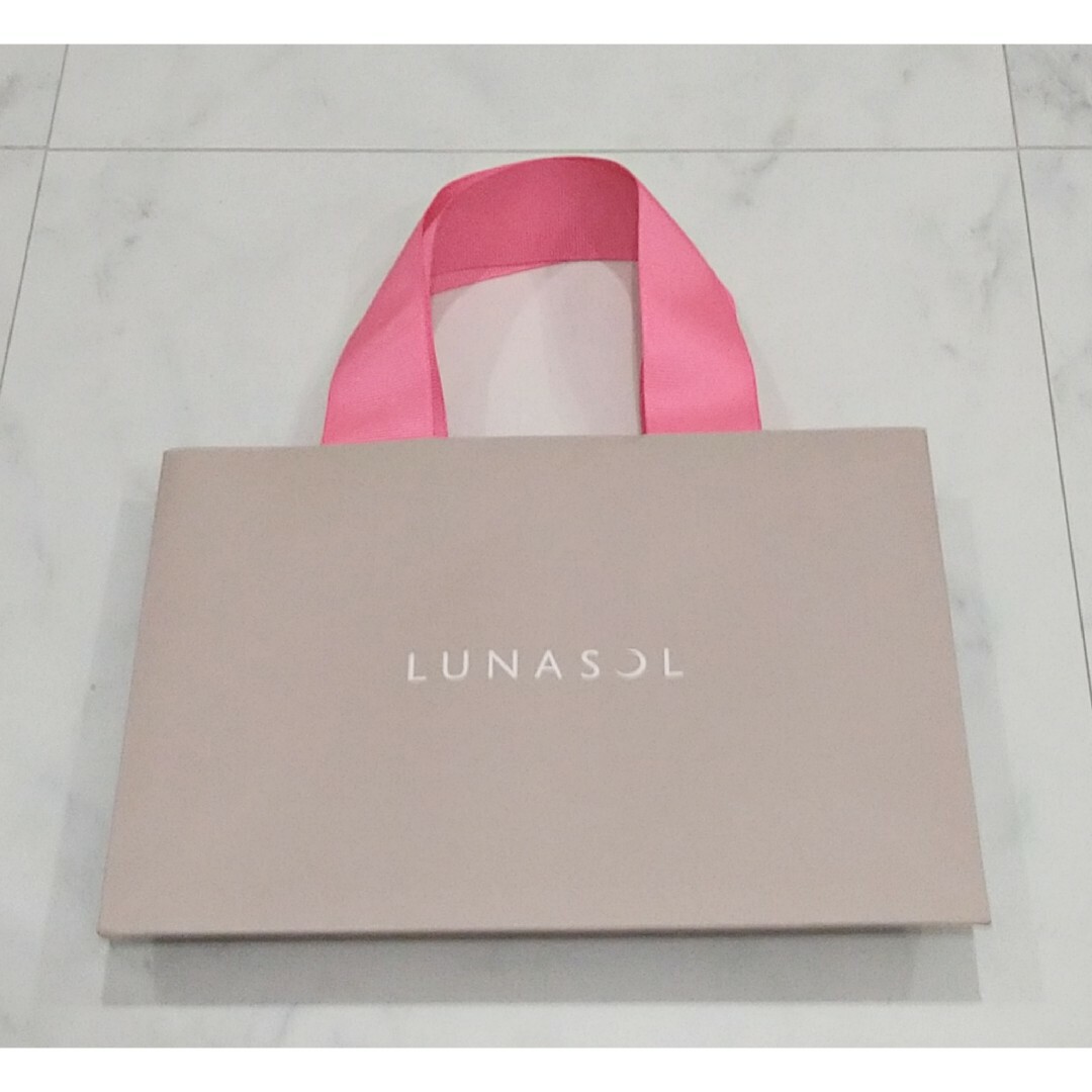 Lunasol Lunasol ルナソル ショッパー 紙袋 1点の通販 By Miis Shop|ルナソルならラクマ