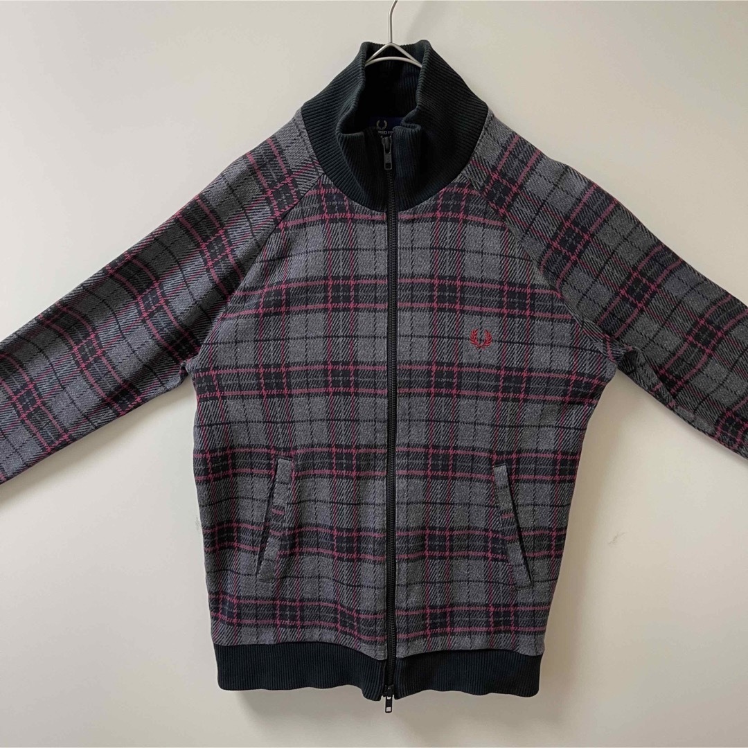 FRED PERRY - 美品 S】フレッドペリー刺繍トラックジャケット FRED PERRY - 美品 S】フレッドペリー刺繍トラックジャケット