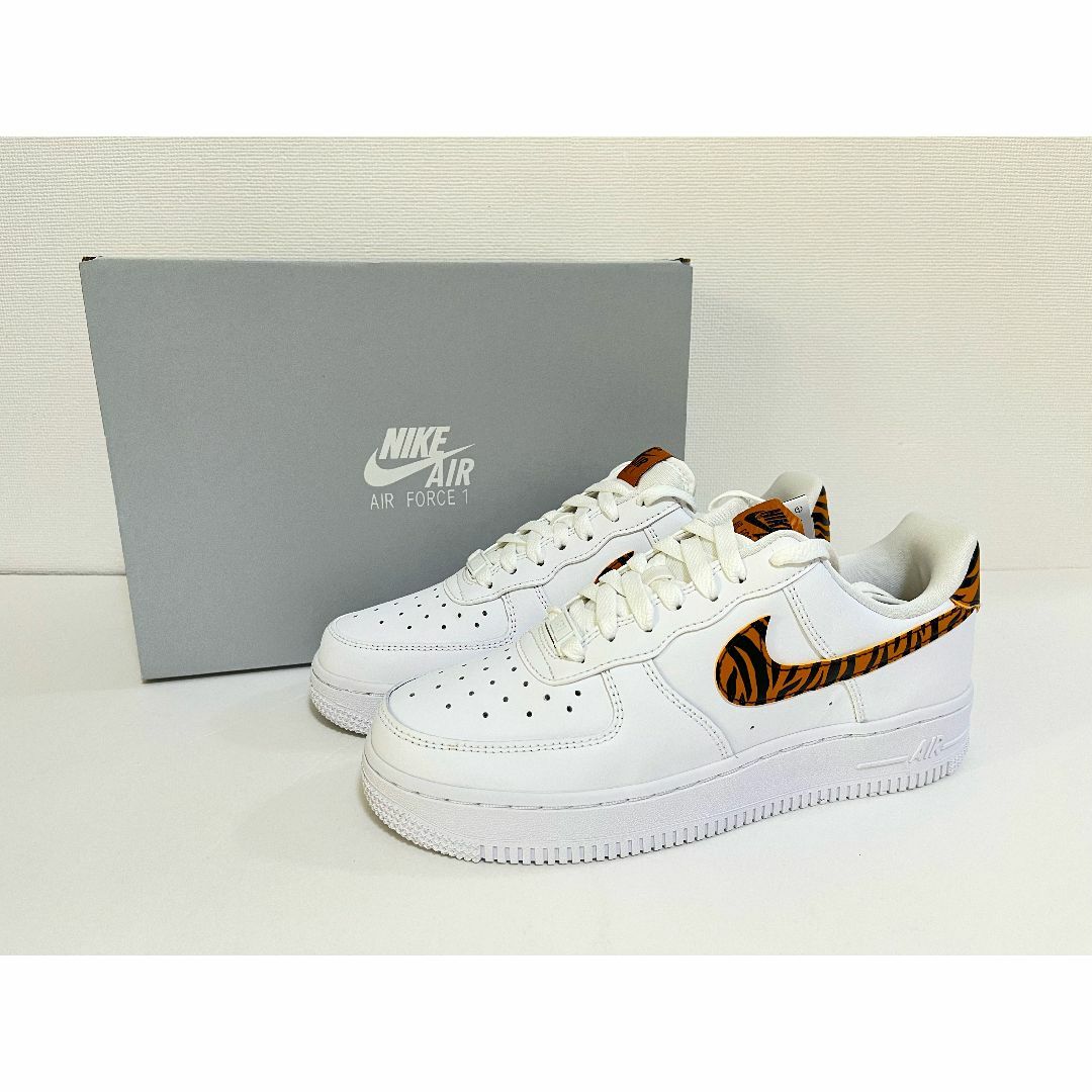 NIKE - 【新品】24cm NIKE WMNS AIRFORCE1 タイガーストライプス NIKE - 【新品】24cm NIKE WMNS AIRFORCE1 タイガーストライプス