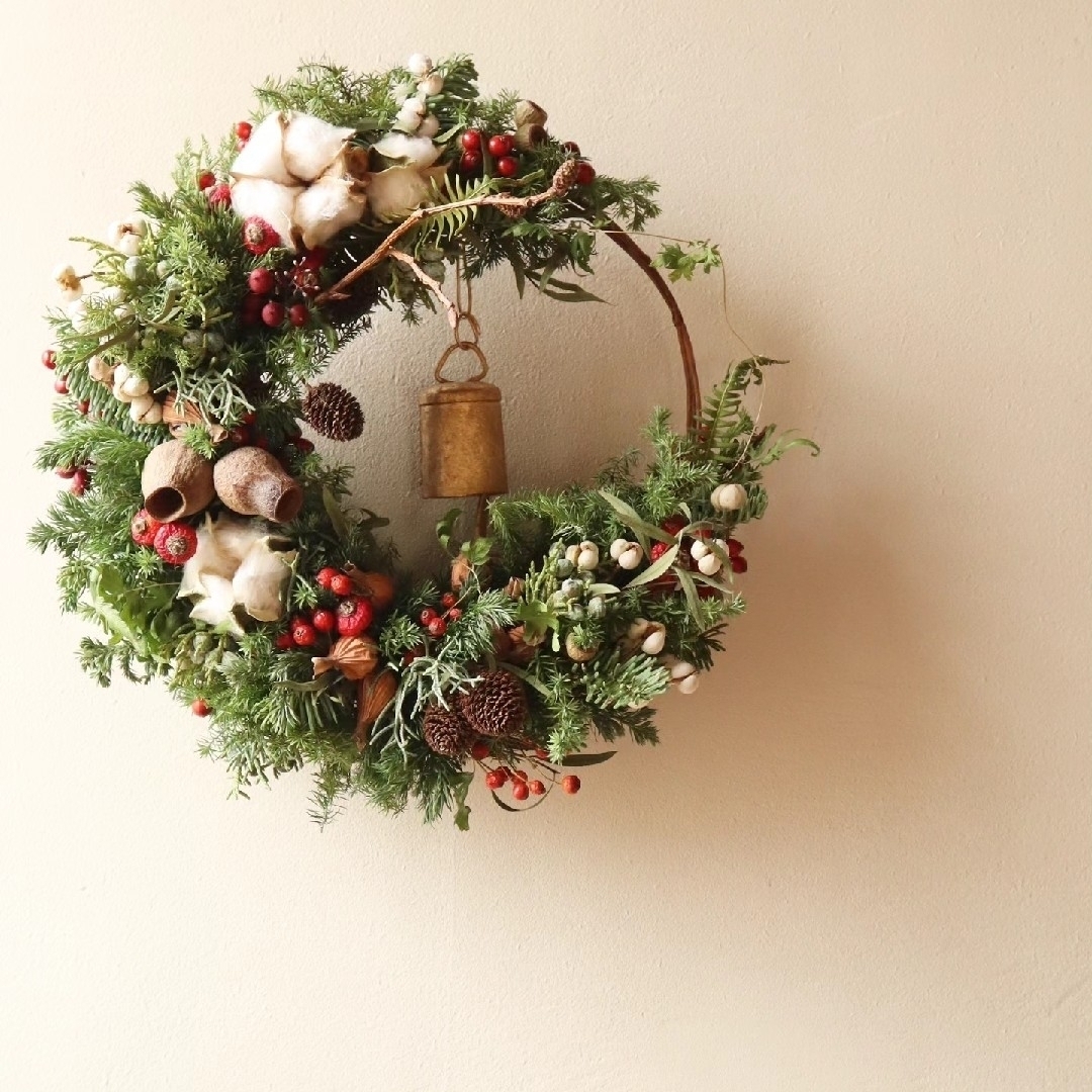 クリスマスを彩る針葉樹の三日月リース クリスマスリース お正月 クリスマスを彩る針葉樹の三日月リース クリスマスリース お正月