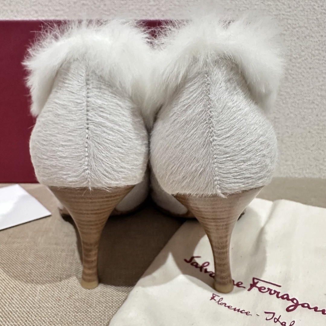 新品Salvatore Ferragamoハラコ&リアルファー白レザーブーツ 新品Salvatore Ferragamoハラコ&リアルファー白レザーブーツ