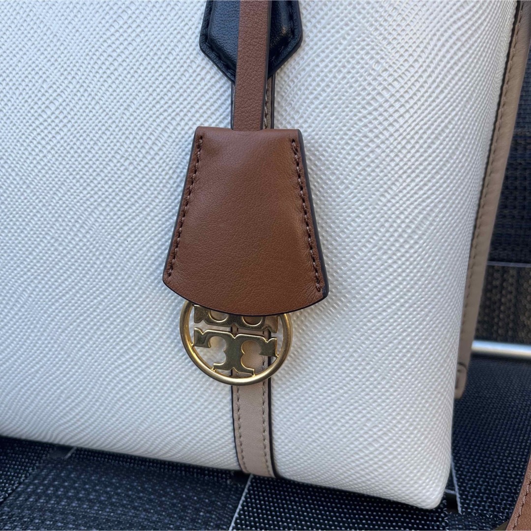 Tory Burch - 【新品同様】TORY BURCH トリプルコンパートメント Tory Burch - 【新品同様】TORY BURCH トリプルコンパートメント