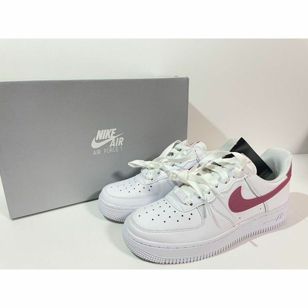 NIKE - 【新品】25cm NIKE WMNS エアフォース1 デザートベリーの NIKE - 【新品】25cm NIKE WMNS エアフォース1 デザートベリーの