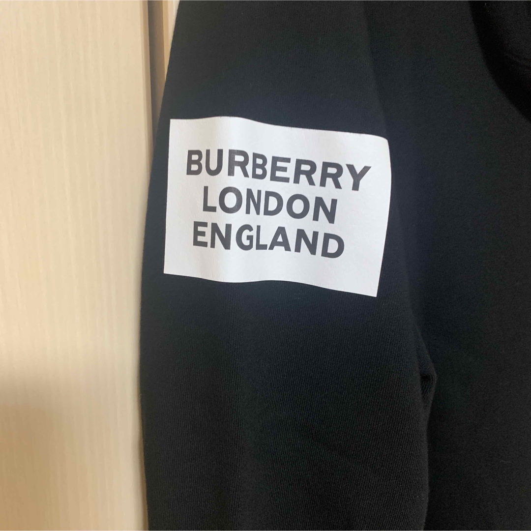 BURBERRY - 【正規品】新品タグ付き Burberry プリントフーディ BURBERRY - 【正規品】新品タグ付き Burberry プリントフーディ
