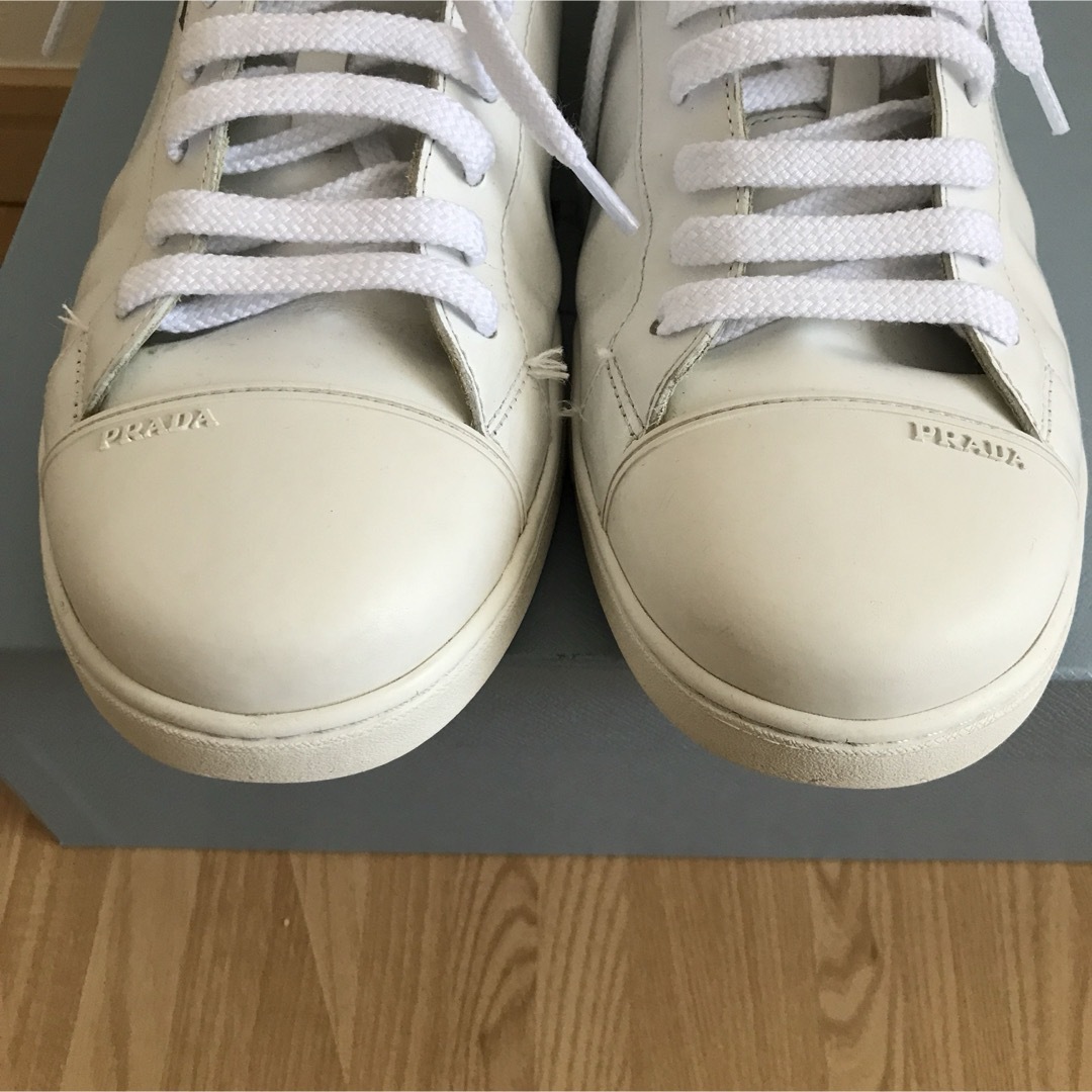 PRADA - 美品 PRADA プラダ メンズ ロゴスニーカー 26.5㎝ 白 7 PRADA - 美品 PRADA プラダ メンズ ロゴスニーカー 26.5㎝ 白 7