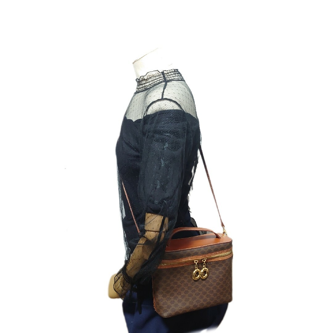 美品 CELINE マカダム柄 バニティバッグ ポーチ 2way ハンドバッグ 美品 CELINE マカダム柄 バニティバッグ ポーチ 2way ハンドバッグ