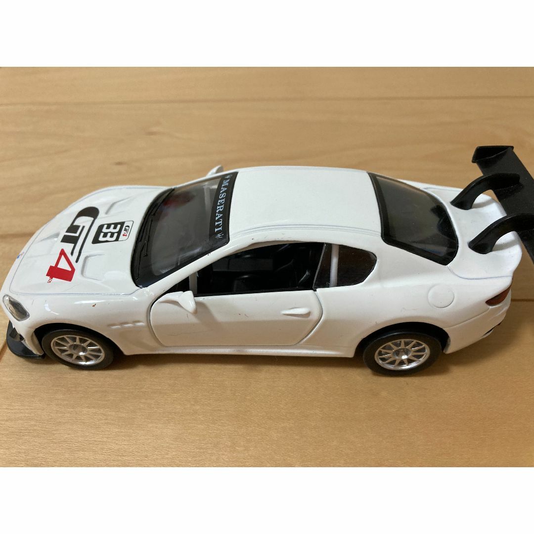 トイザらス - スピードシティ 1:32 シティストリートカー トイザらス - スピードシティ 1:32 シティストリートカー