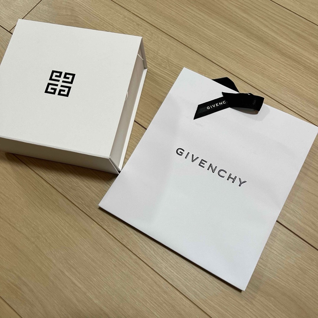 GIVENCHY - ジバンシィ ギフト ボックス 紙袋 GIVENCHYの通販 by GIVENCHY - ジバンシィ ギフト ボックス 紙袋 GIVENCHYの通販 by