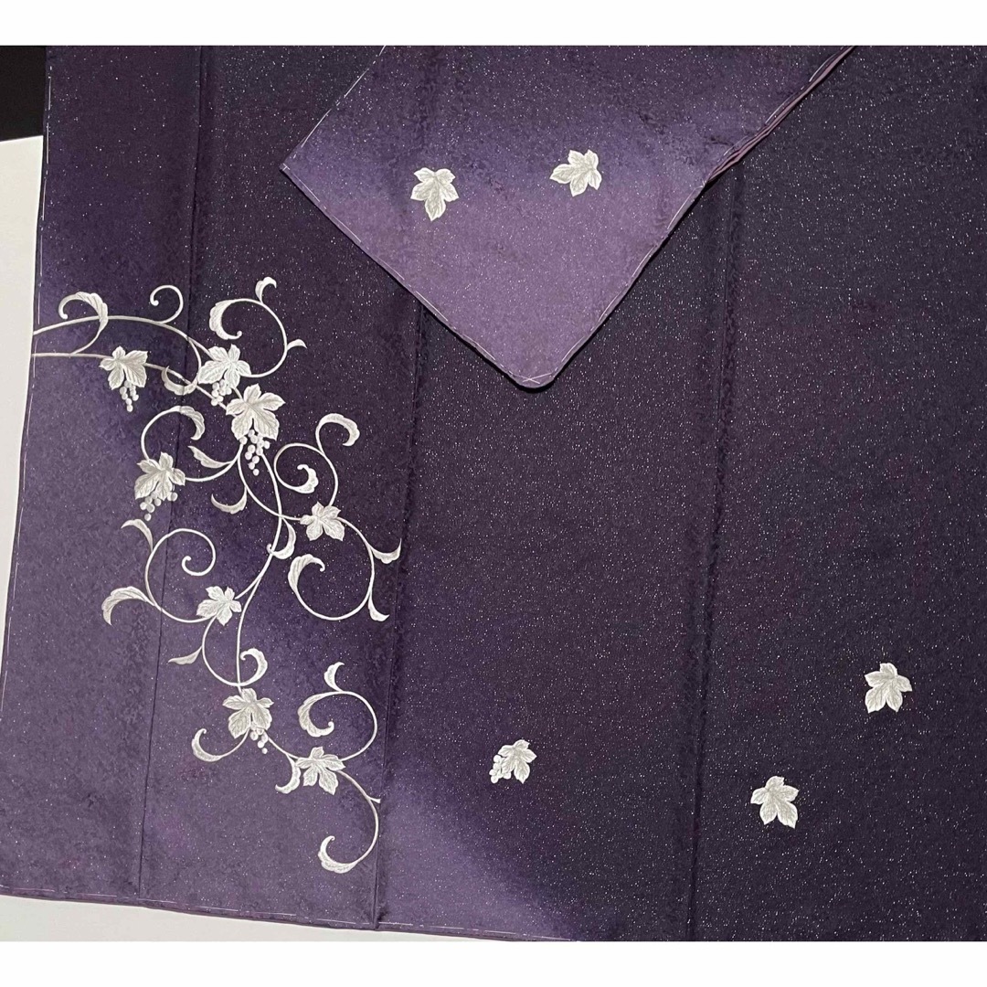 特選銀通し暈し刺繍付下げ【葡萄唐草◇濃い紫色】パープル 白 特選銀通し暈し刺繍付下げ【葡萄唐草◇濃い紫色】パープル 白
