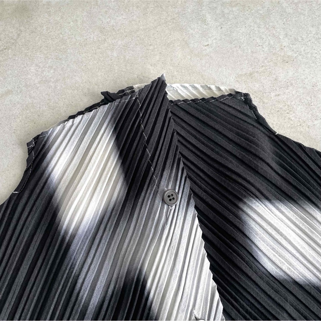 美品 ISSEY MIYAKE 変形デザイン プリーツシャツ 美品 ISSEY MIYAKE 変形デザイン プリーツシャツ