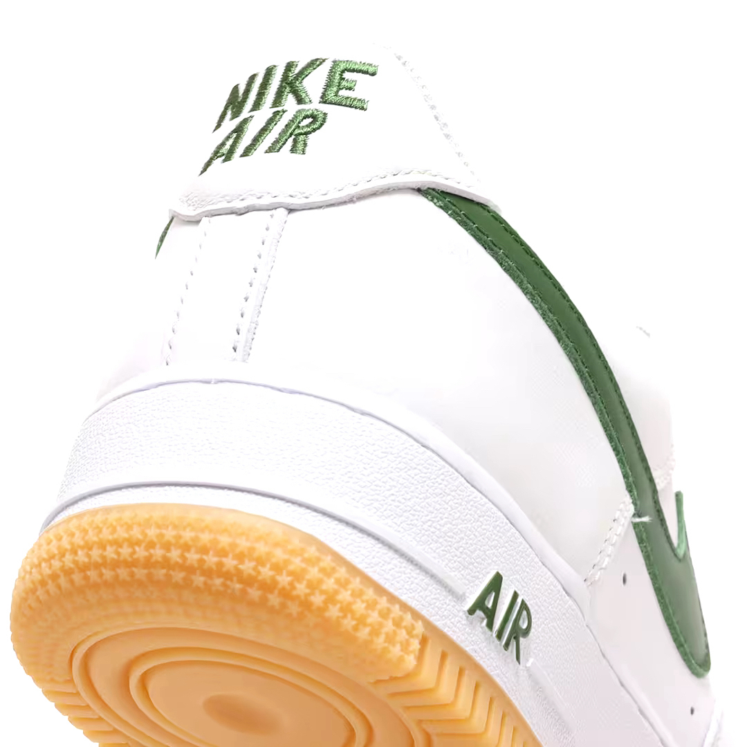 新品23.5cm】NIKE エアフォース1ホワイト/グリーン/ガムソール 新品23.5cm】NIKE エアフォース1ホワイト/グリーン/ガムソール
