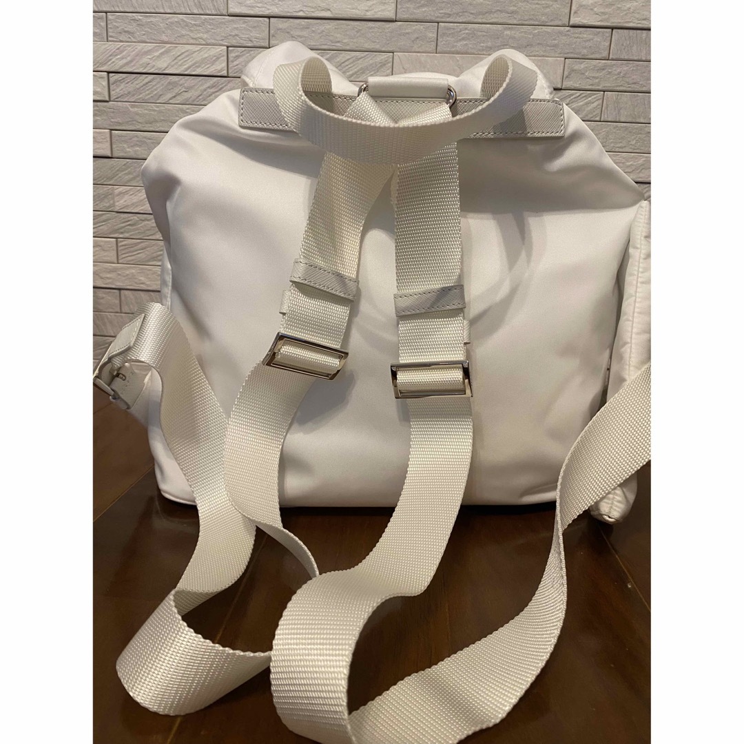 PRADA - 【新品未使用】PRADA ポーチ付 ミディアム Re-Nylon PRADA - 【新品未使用】PRADA ポーチ付 ミディアム Re-Nylon