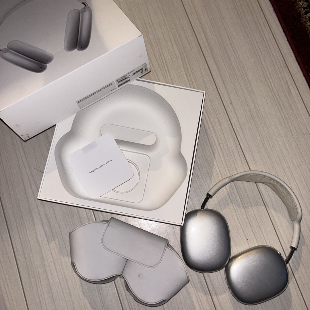 APPLE ワイヤレスヘッドホン AIRPODS MAX SILVER APPLE ワイヤレスヘッドホン AIRPODS MAX SILVER