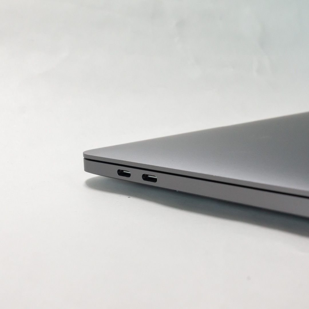 MacBook Pro 2020 13インチ Intelモデル 充放電36回 ノートPC MacBook Pro 2020 13インチ Intelモデル 充放電36回 ノートPC