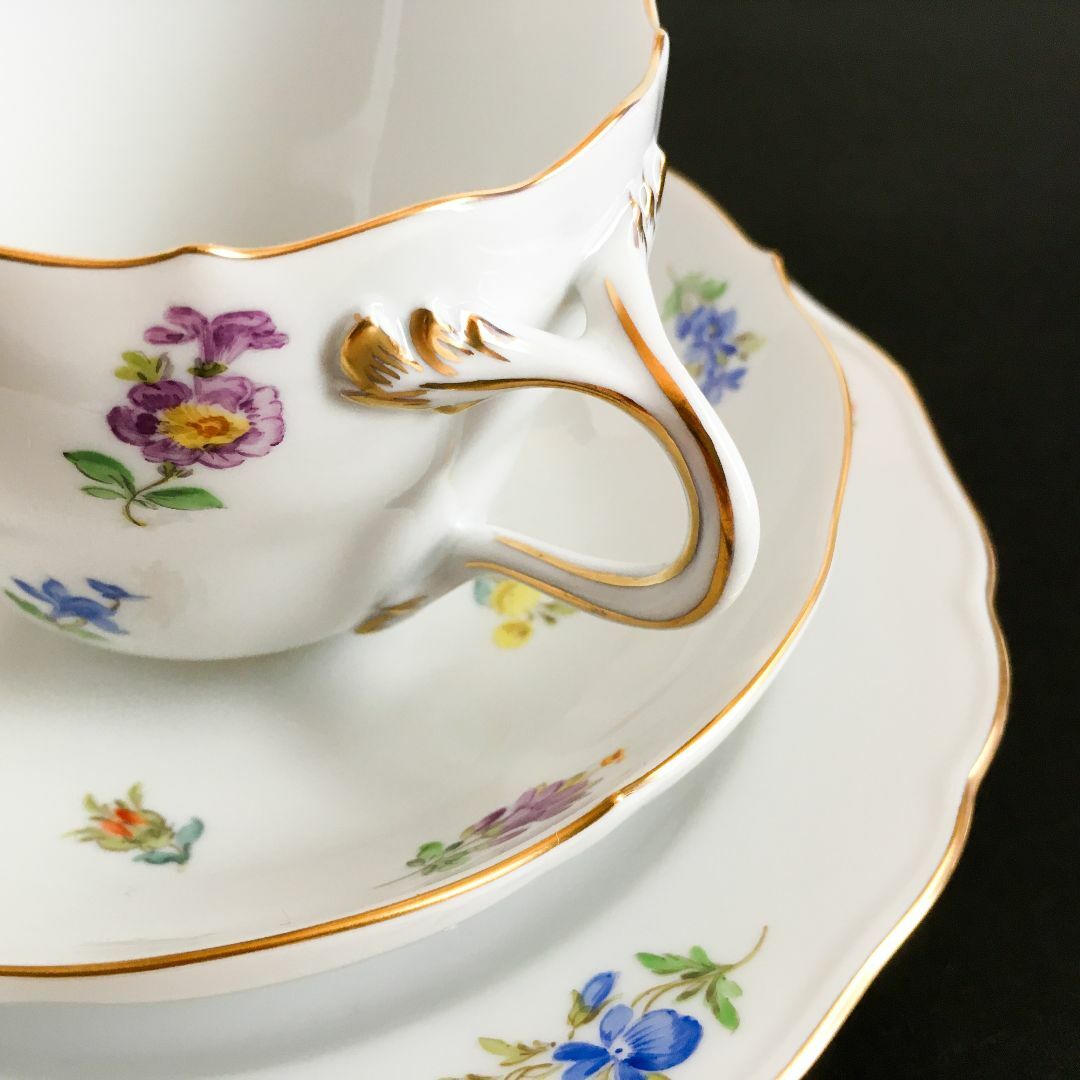 マイセン 金彩 小花散らし文 コーヒーC&S、ケーキ皿のトリオ ① マイセン 金彩 小花散らし文 コーヒーC&S、ケーキ皿のトリオ ①