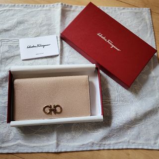 FERRAGAMO(ベージュ系)のフリマアイテム一覧 FERRAGAMO(ベージュ系)のフリマアイテム一覧