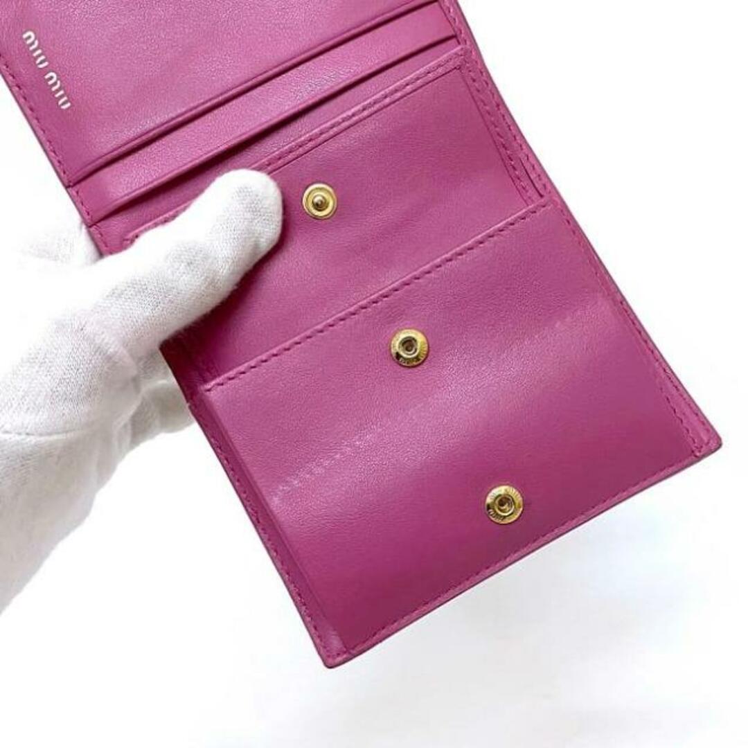 MIU MIU - ミュウミュウ 二つ折り 財布 ピンク ホワイト MIU MIU - ミュウミュウ 二つ折り 財布 ピンク ホワイト