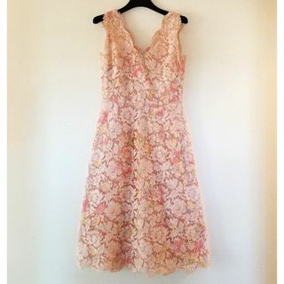VALENTINO(ワンピース ・ ピンク/桃色系)のフリマアイテム一覧 VALENTINO(ワンピース ・ ピンク/桃色系)のフリマアイテム一覧