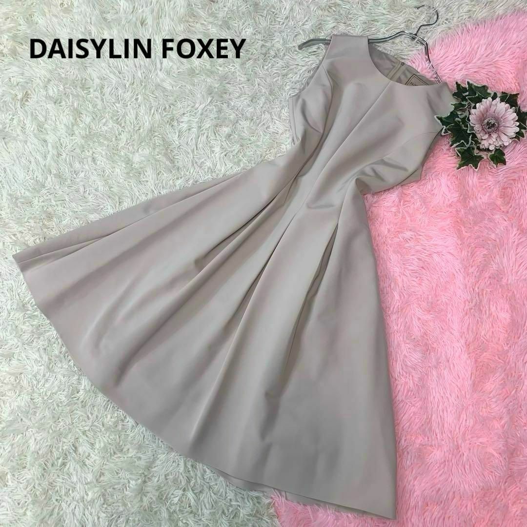 美品】DAISYLIN for FOXEY 黒襟 ワンピース 40 フォクシー 美品】DAISYLIN for FOXEY 黒襟 ワンピース 40 フォクシー