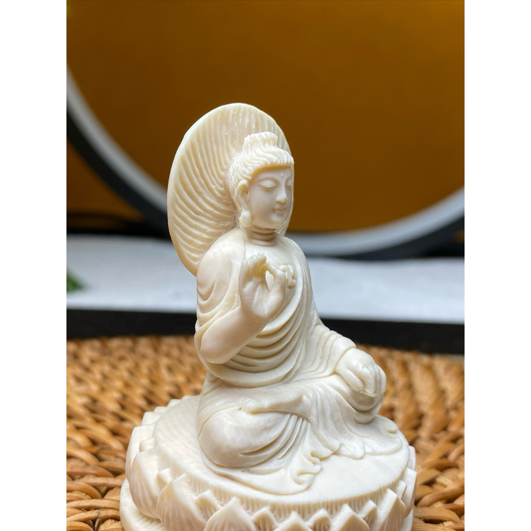 天然マンモス牙美しい手作り彫刻 大日如来 置物 天然マンモス牙美しい手作り彫刻 大日如来 置物