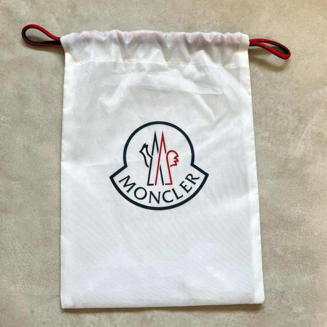 MONCLER - 【新品未使用タグ付き】MONCLER 水陸両用 ショート MONCLER - 【新品未使用タグ付き】MONCLER 水陸両用 ショート