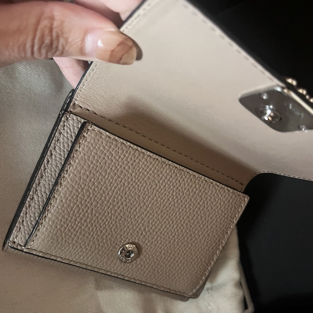 LOEWE - LOEWE 三つ折り財布 週末限定セールの通販 by papichan LOEWE - LOEWE 三つ折り財布 週末限定セールの通販 by papichan