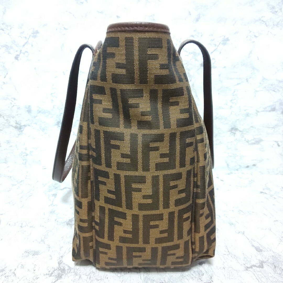 極美品 FENDI ズッカ リングストラップキャンバストートバッグ 極美品 FENDI ズッカ リングストラップキャンバストートバッグ