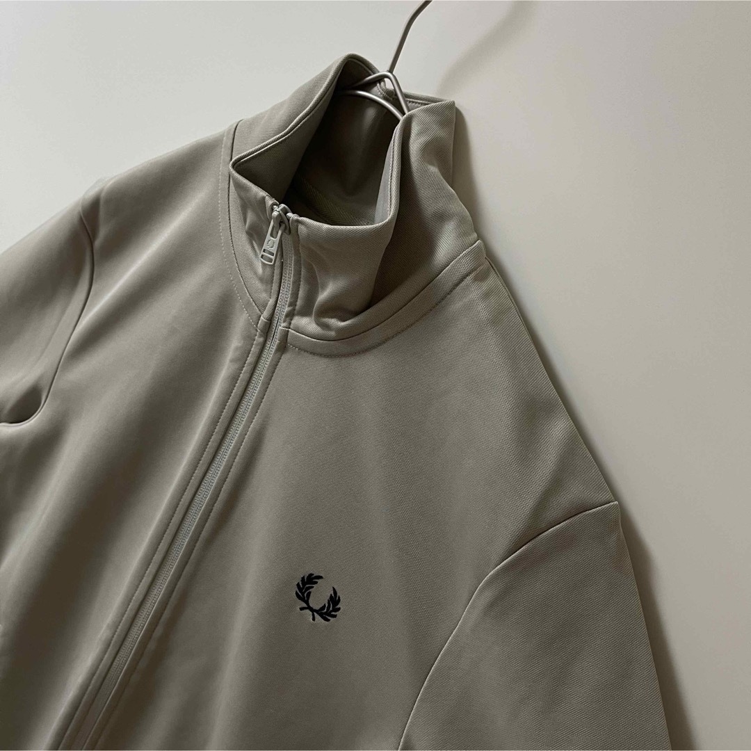 FRED PERRY - 新品同様】フレッドペリー刺繍トラックジャケット FRED PERRY - 新品同様】フレッドペリー刺繍トラックジャケット