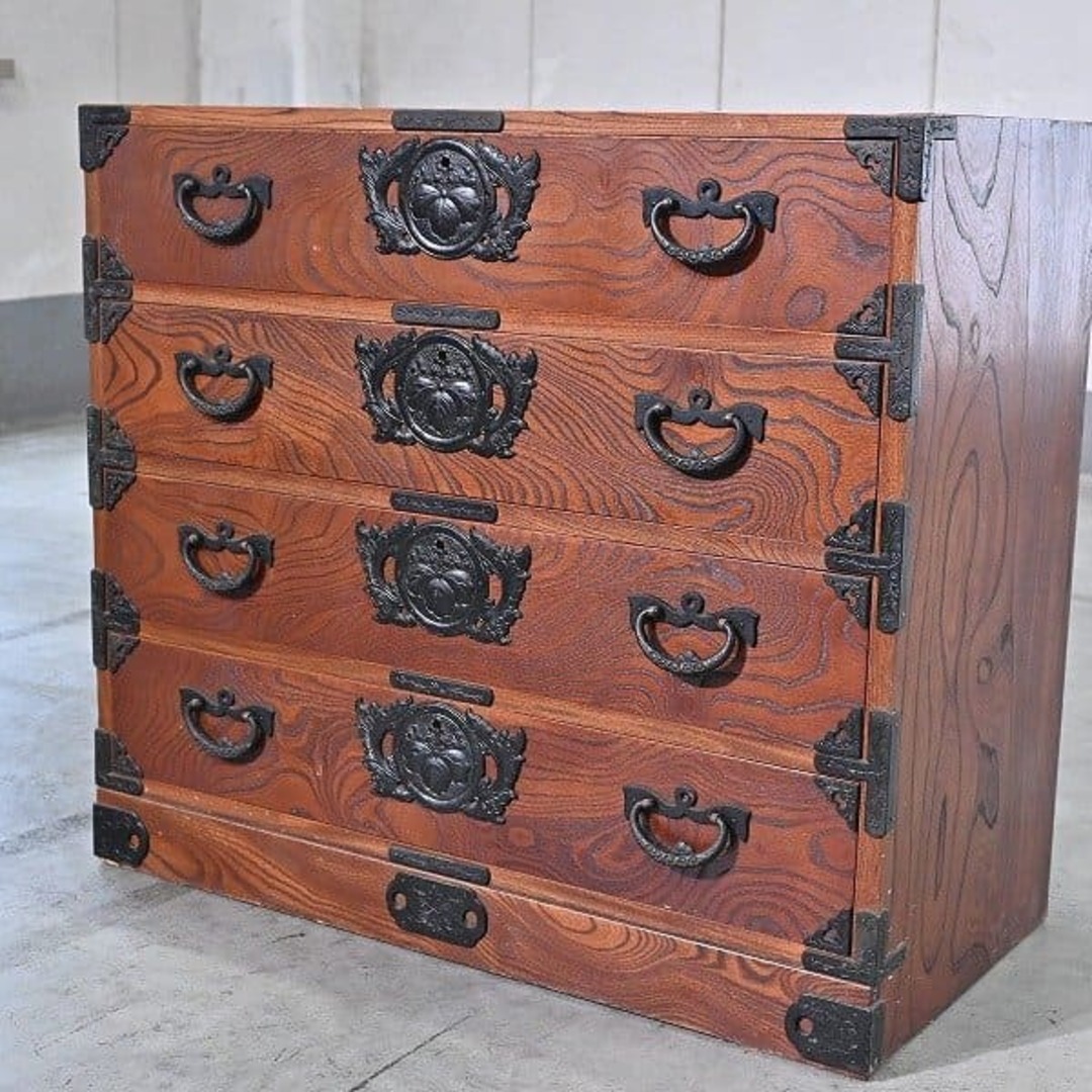 伝統工芸品 岩谷堂箪笥 欅材 3段5杯 漆塗 南部鉄 伝統工芸品 岩谷堂箪笥 欅材 3段5杯 漆塗 南部鉄
