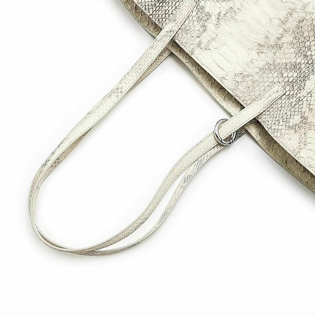 AKRIS - 美品 アクリス AKRIS トートバッグ パイソン 03 AKRIS - 美品 アクリス AKRIS トートバッグ パイソン 03
